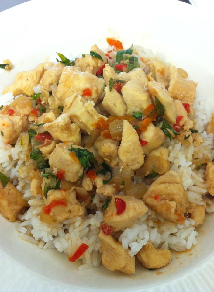 Pad ka prow (Thai spicy chicken with basil) – Momerazzi